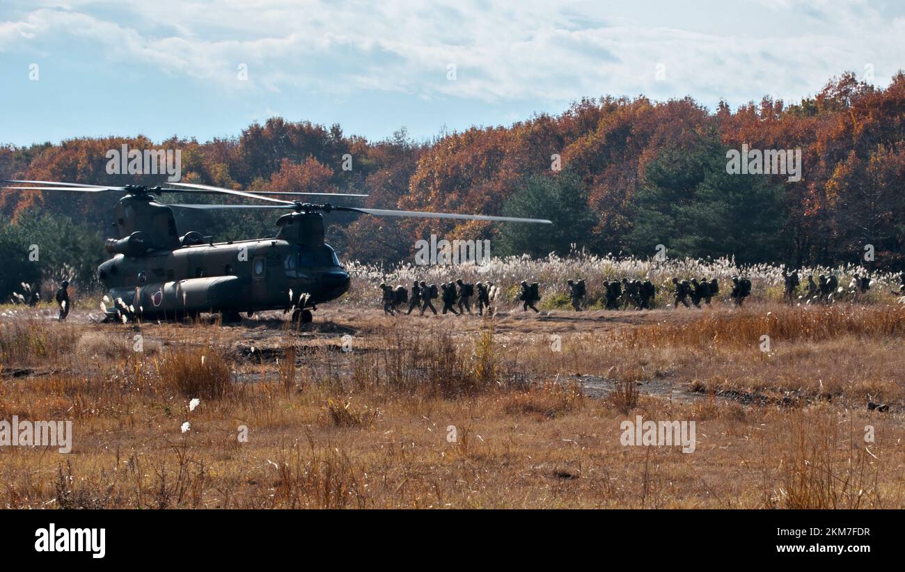 Shinto, Japan. 26th Nov, 2022. Member of Japan Ground Self-Defense ...