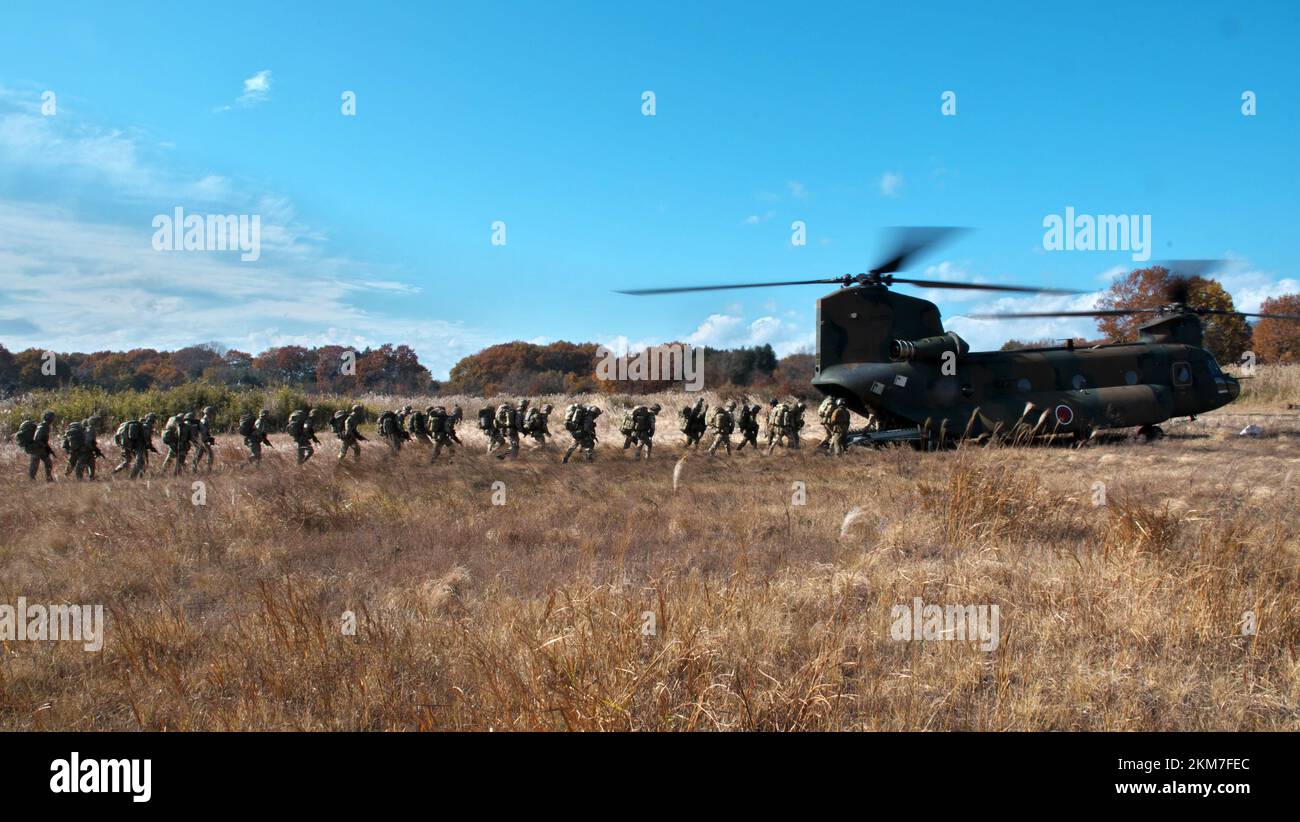 Shinto, Japan. 26th Nov, 2022. Member of Japan Ground Self-Defense ...