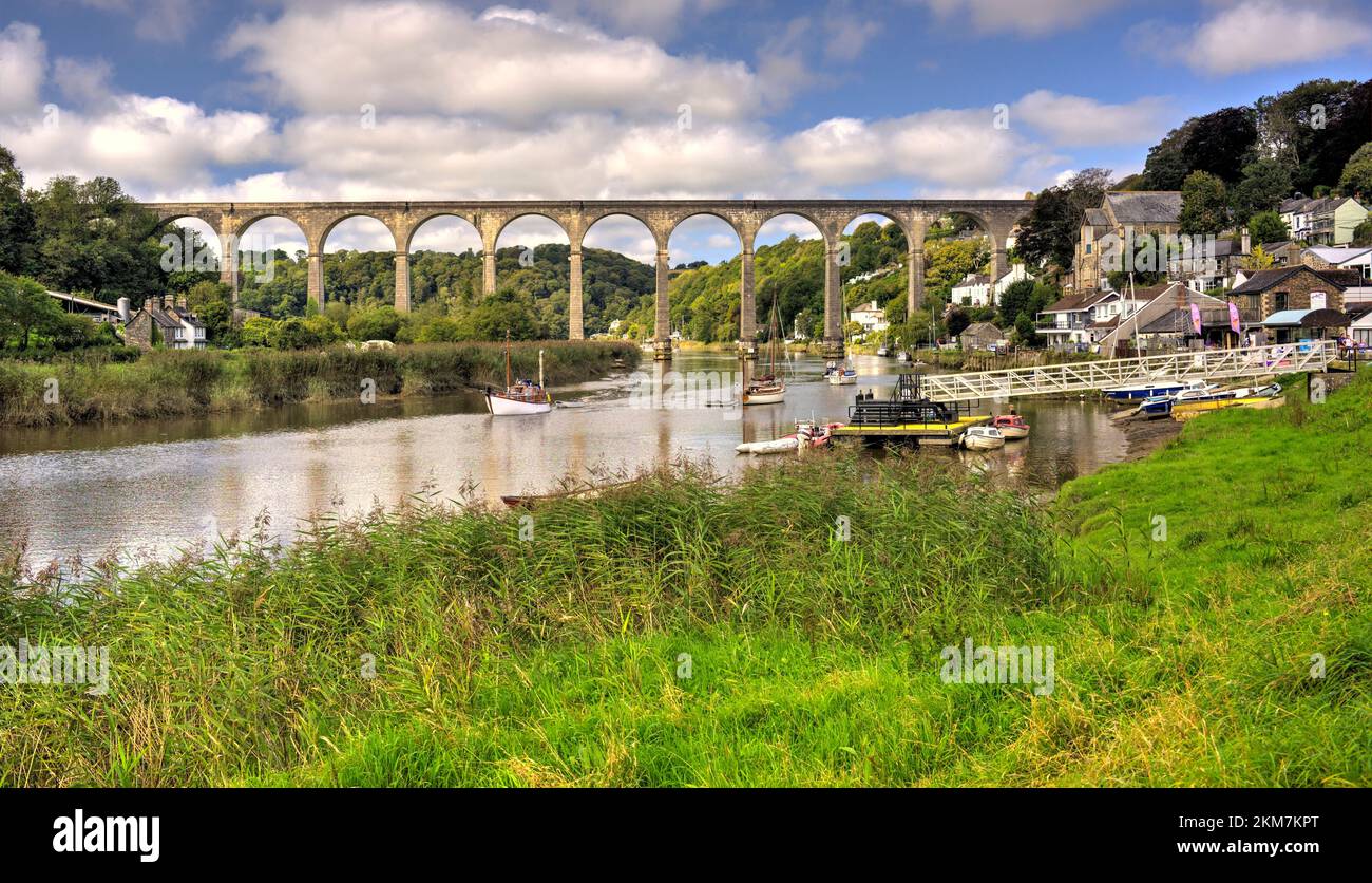 Calstock railway viaduct over the river Tamar on the border between ...