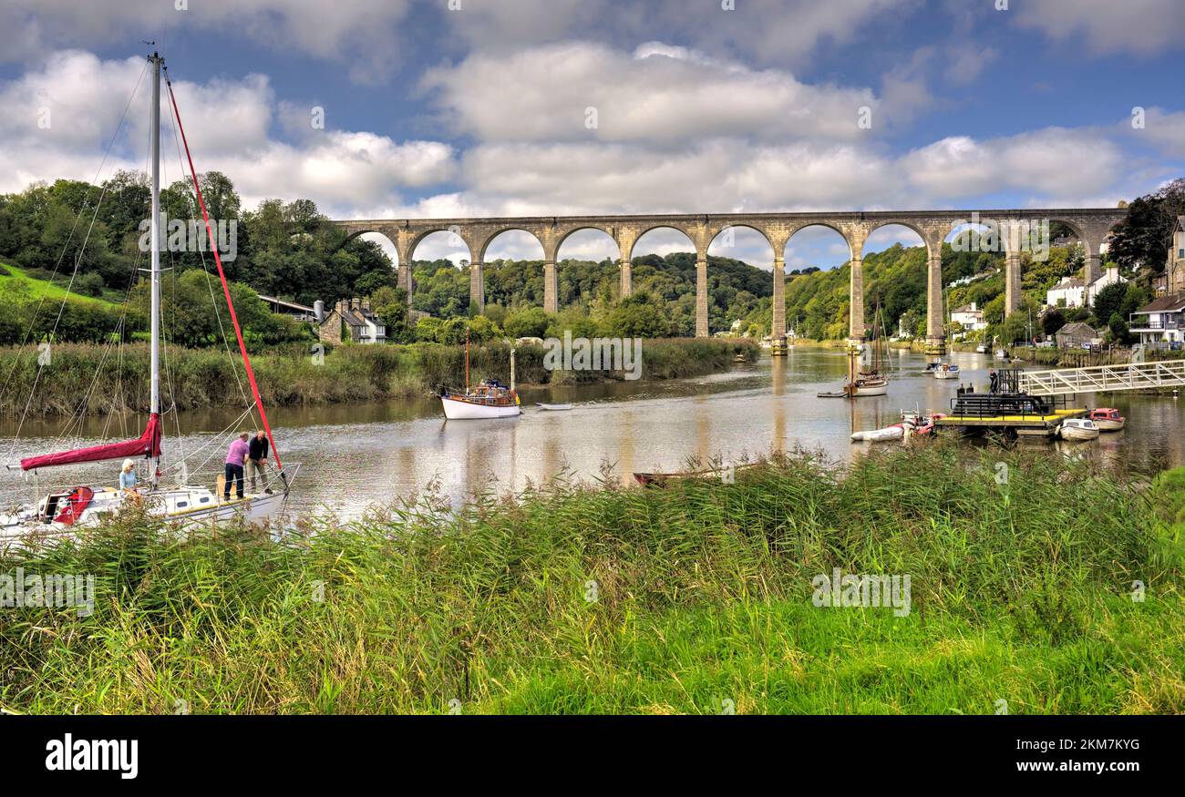 Calstock railway viaduct over the river Tamar on the border between ...