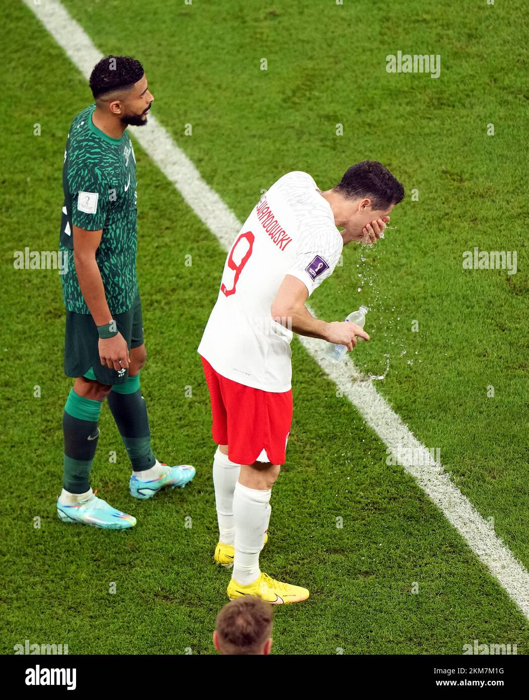 Poland’s Robert Lewandowski splashes water on his face to cool down ...
