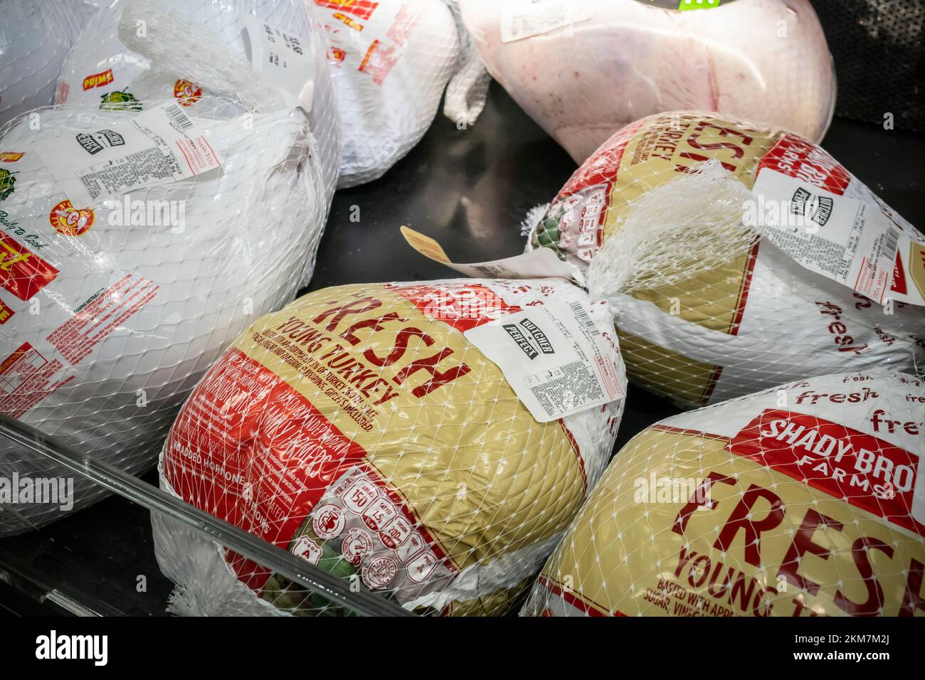 Supermarket shopping turkey hi-res stock photography and images - Alamy
