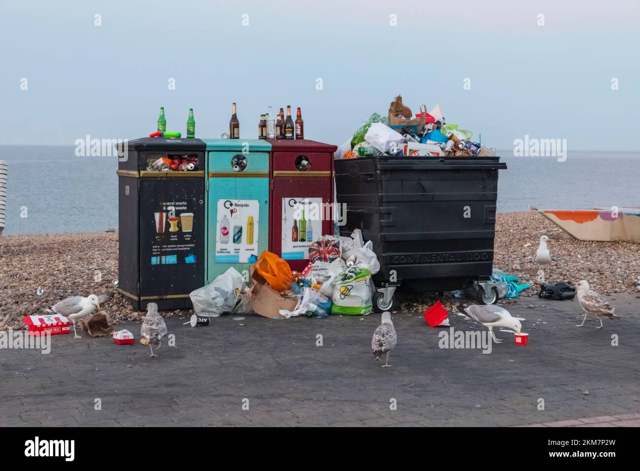 Overflowing rubbish bins hi-res stock photography and images - Alamy