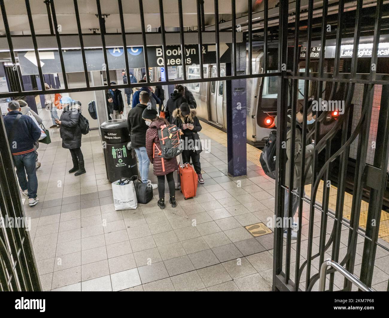 Subway ridership at the Chambers Street station in New York on Monday ...