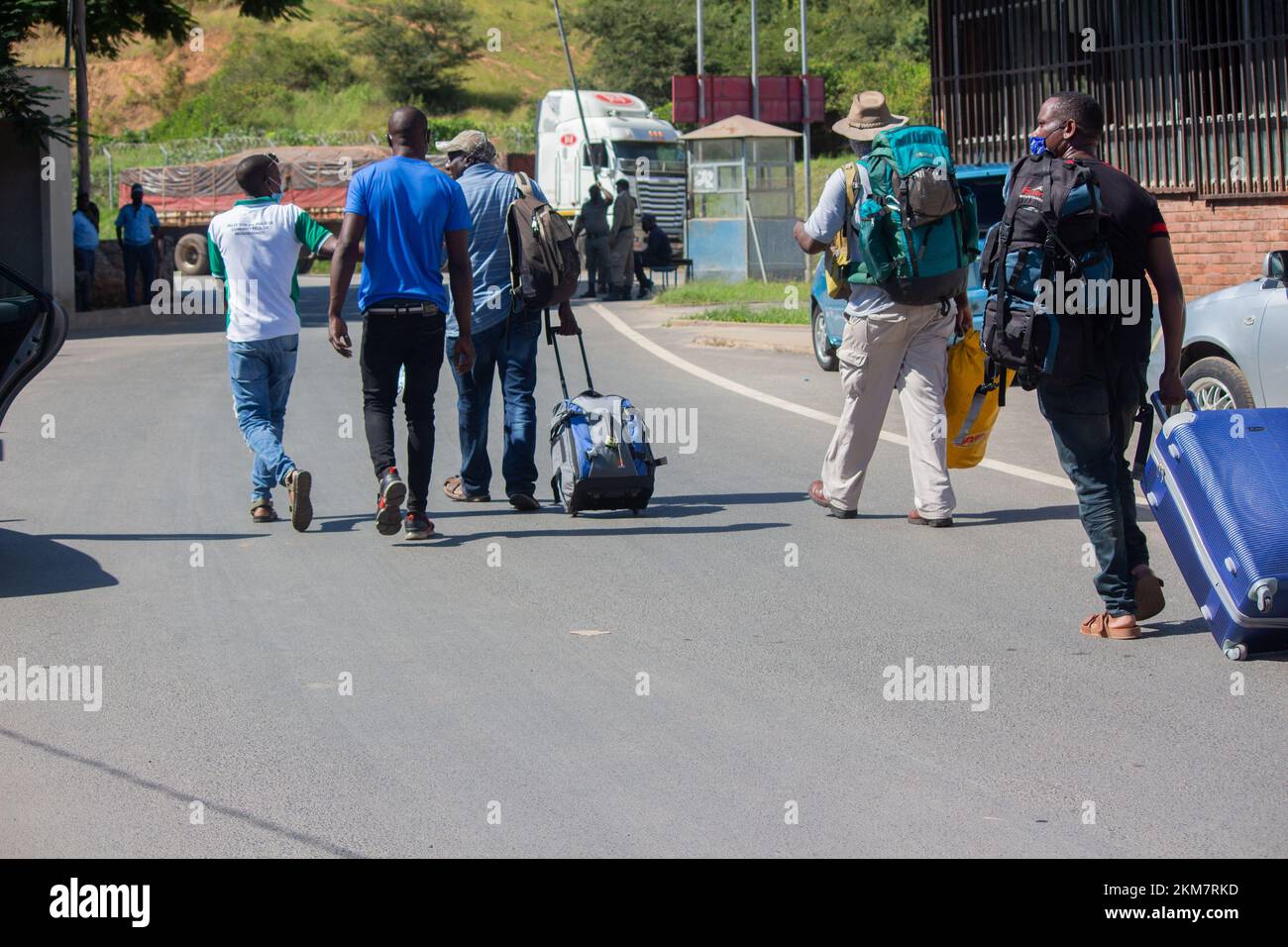 Travelers crossing the Machipanda border from Zimbabwe to Mozambique ...