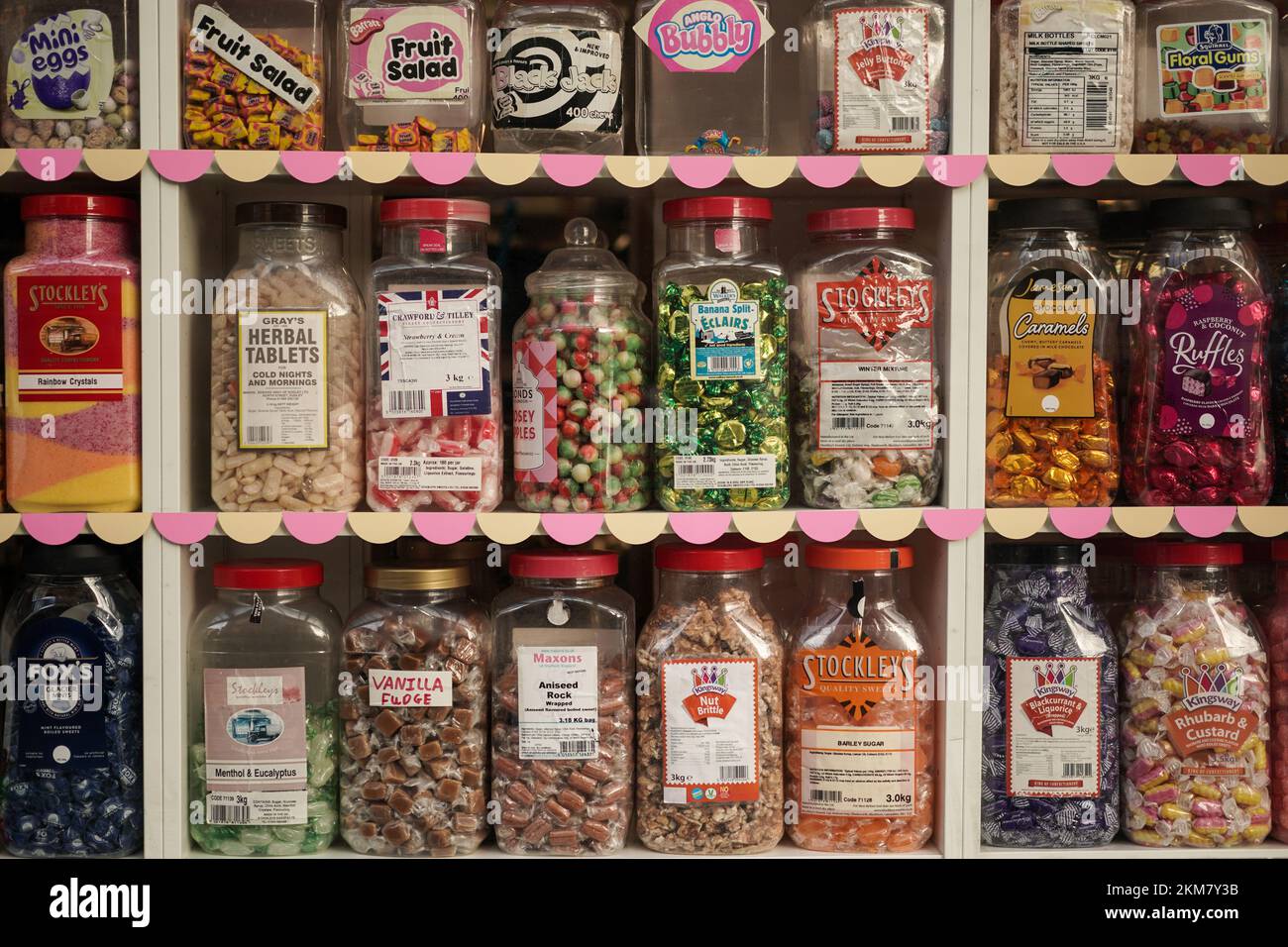 A shelf full of old fashioned jars with sweets Stock Photo - Alamy