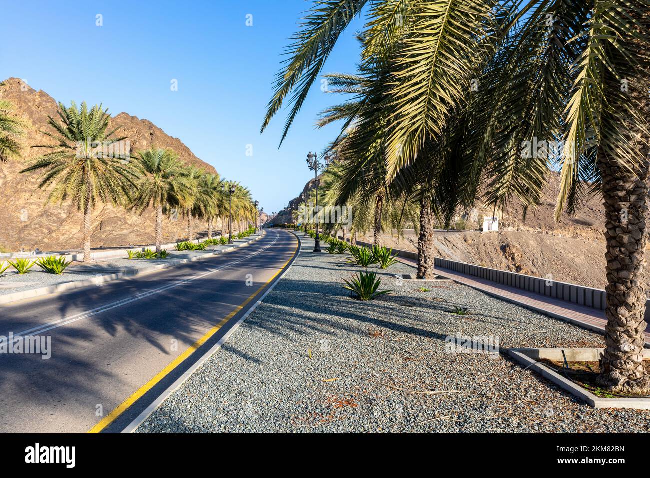 Road with palm trees. Traditional Omani architecture. Old Town of ...