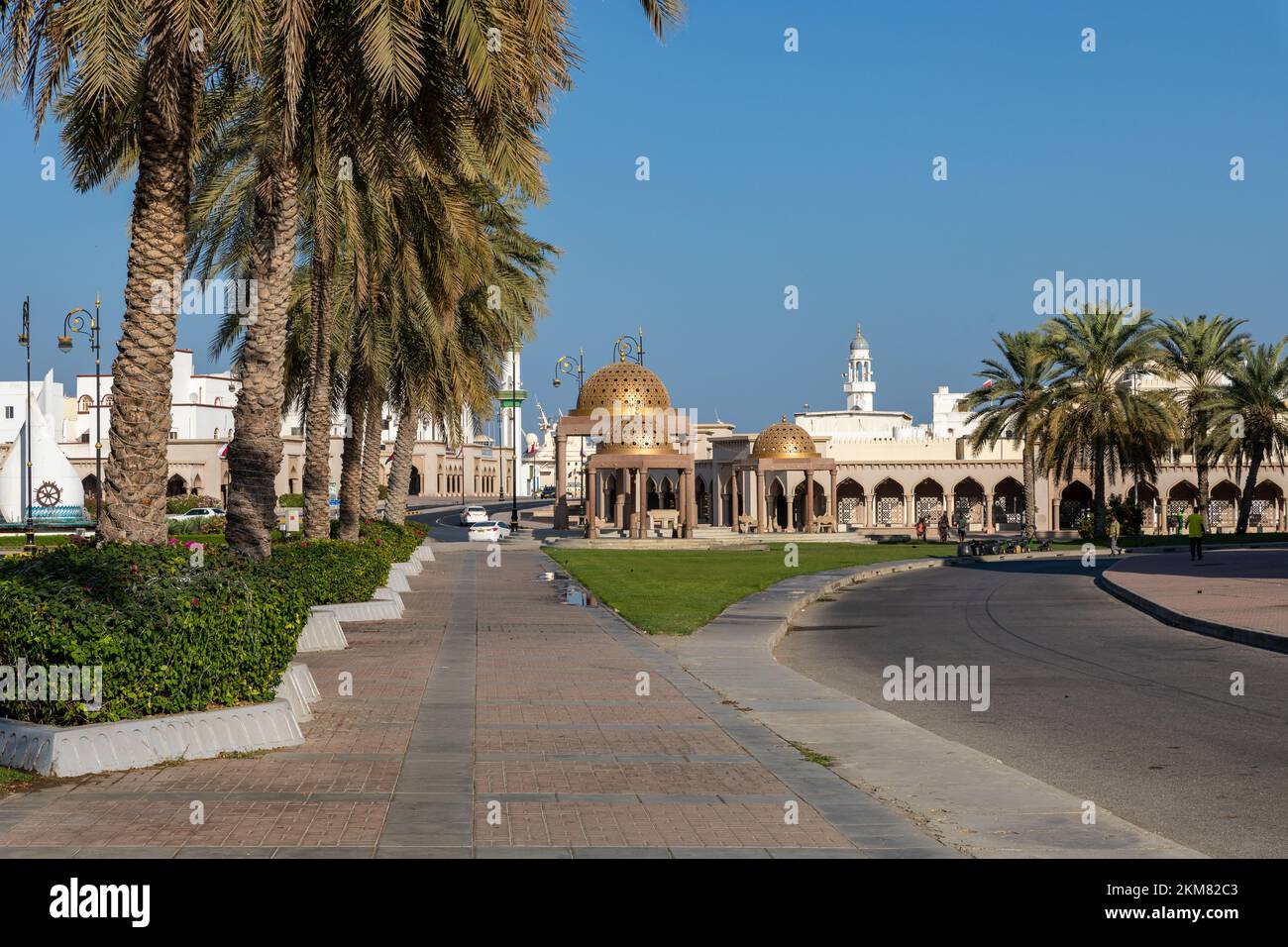 Traditional Omani architecture. Old Town of Muscat along Mutrah ...