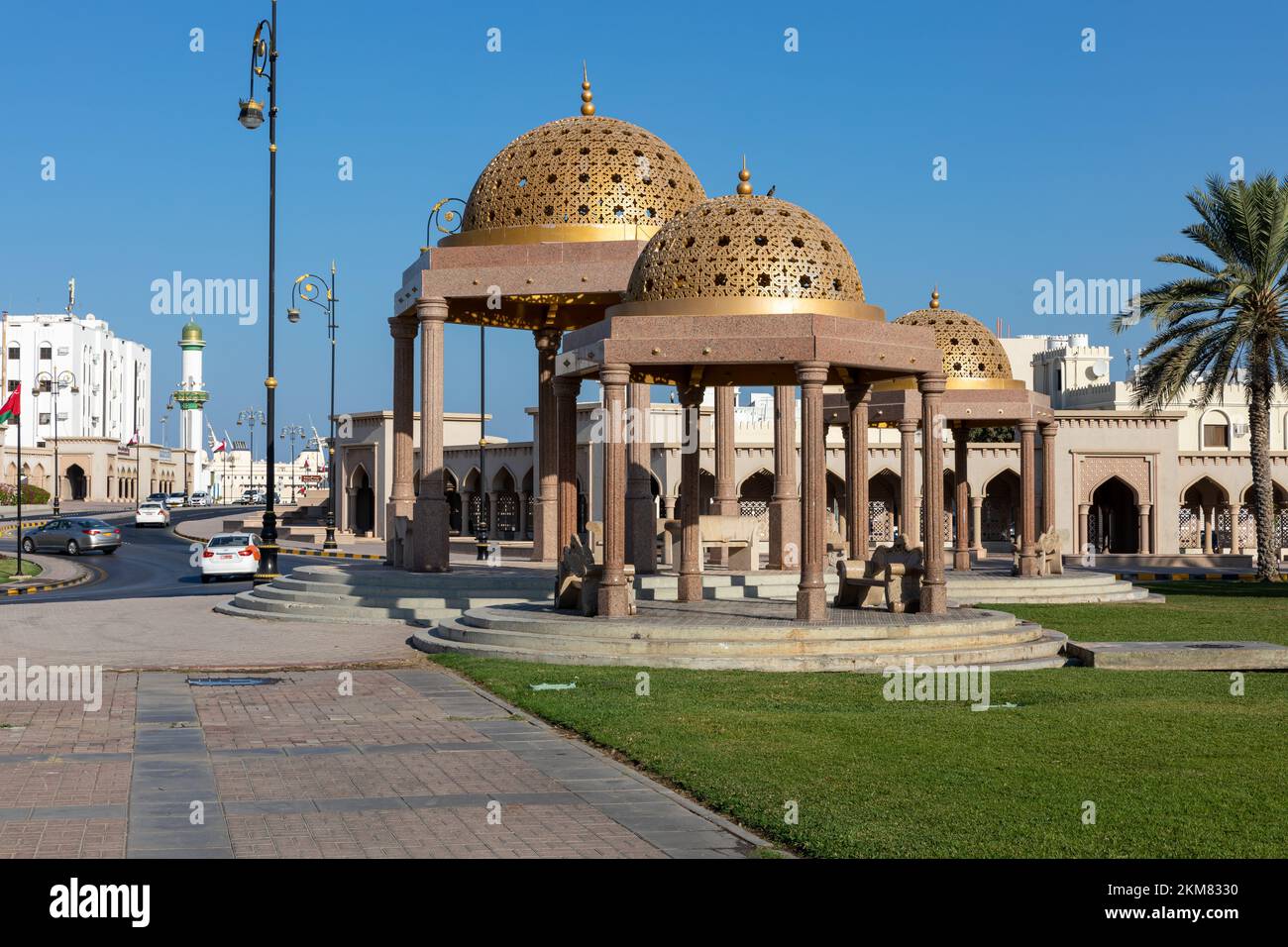 Traditional Omani architecture. Old Town of Muscat along Mutrah ...