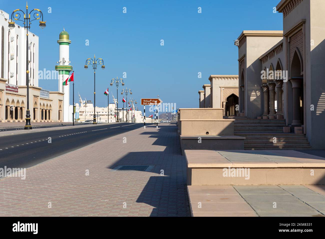 Traditional Omani architecture. Old Town of Muscat along Mutrah ...