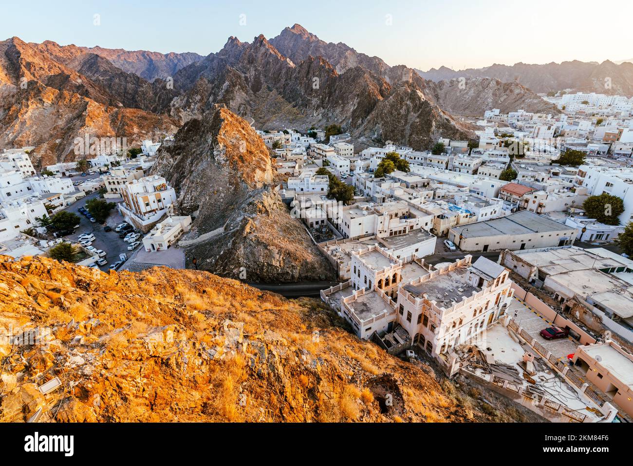 Traditional Omani architecture. Old Town of Muscat along Mutrah ...