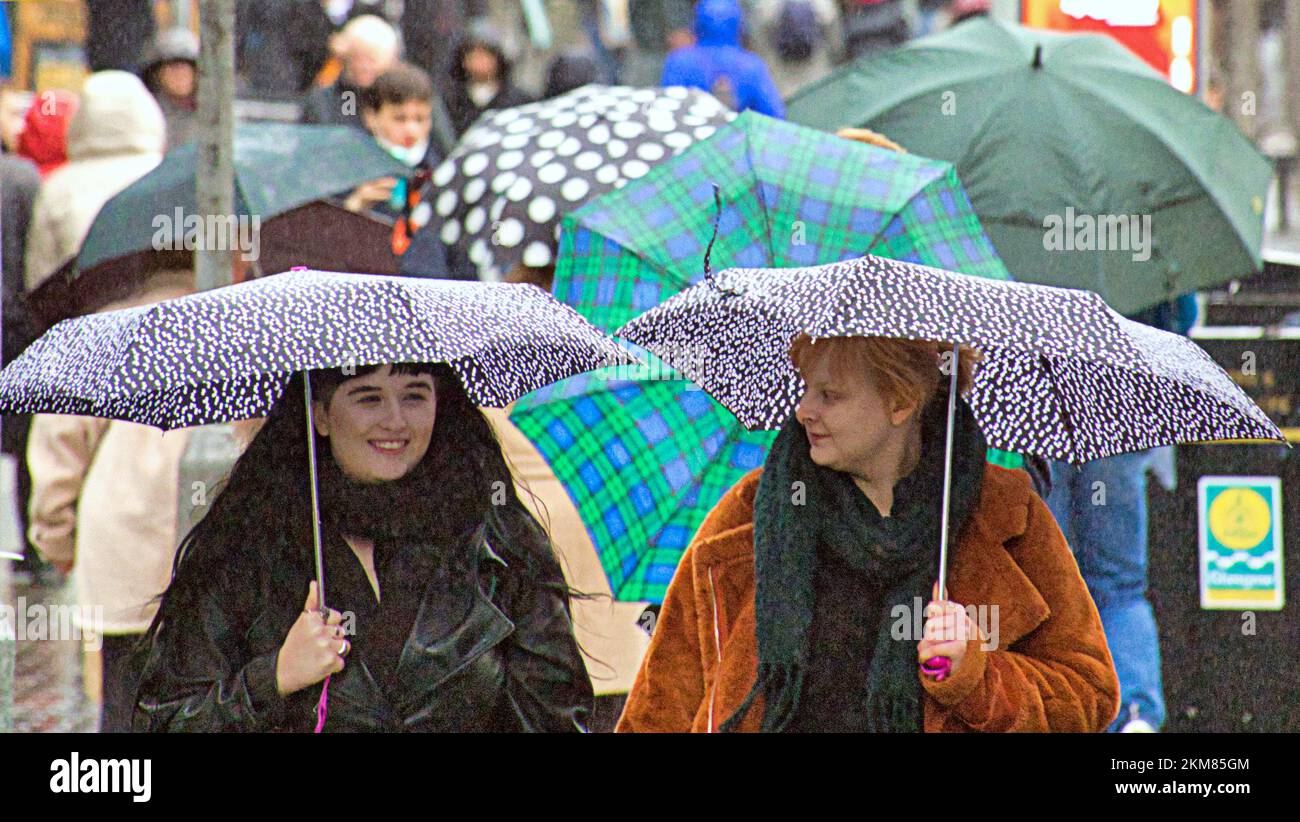 Glasgow, Scotland, UK 26th November, 2022. UK Weather: Raining Hard ...