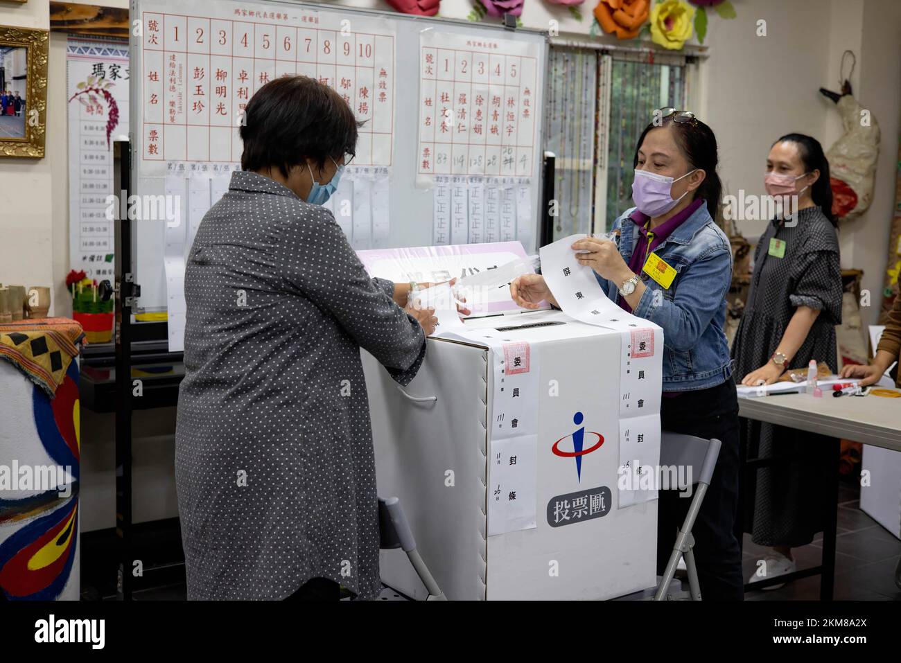 Taiwan. 26th Nov, 2022. Polling officials at Rinari polling station ...