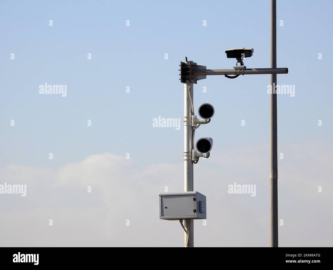 A roadside speed safety camera for supervision of the highways to ...