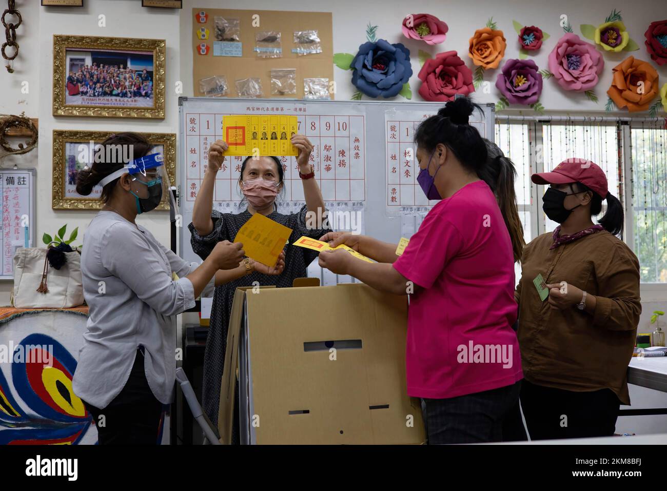 Taiwan. 26th Nov, 2022. Polling official from Rinari polling station ...