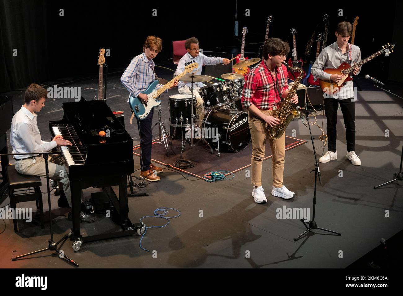 American high school student performance hi-res stock photography and ...