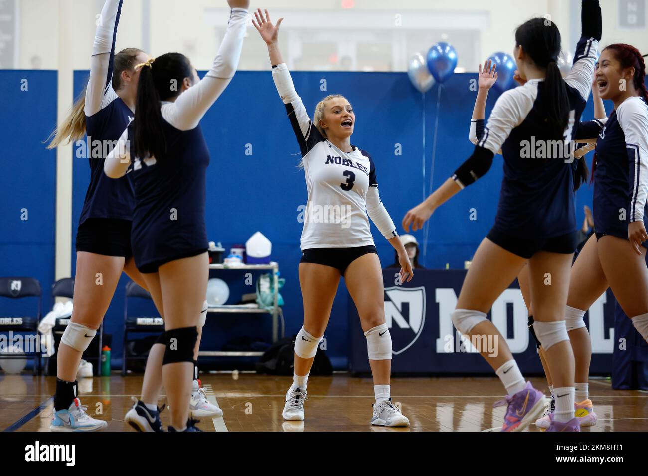 High school girls volleyball team hi-res stock photography and images ...