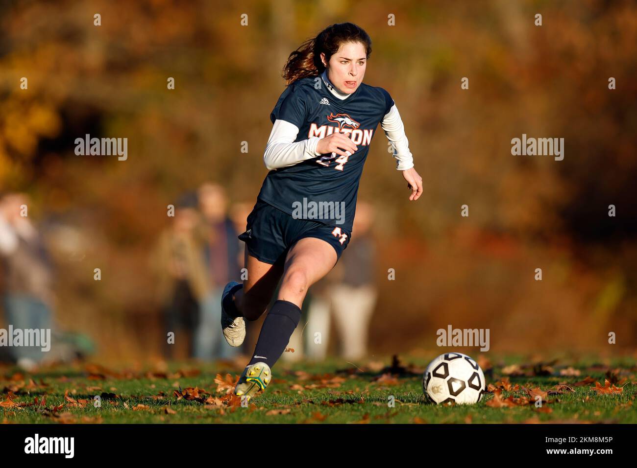 Teen girls playing soccer hi-res stock photography and images - Alamy