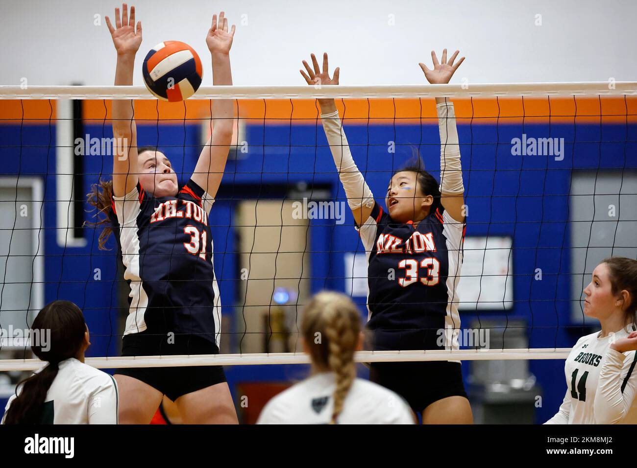 High school girls volleyball team hi-res stock photography and images ...