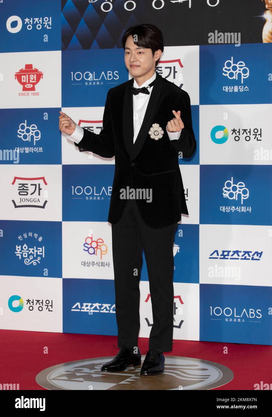 Seoul, South Korea. 25th Nov, 2022. South Korean Kim Dong-hwi, arrives red-carpet for the "43rd ...