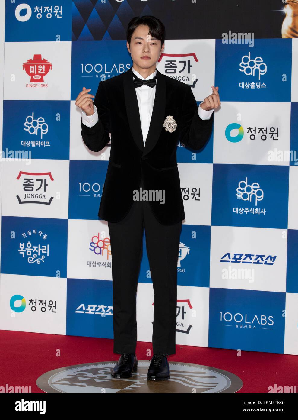 Seoul, South Korea. 25th Nov, 2022. South Korean Kim Dong-hwi, arrives red-carpet for the "43rd ...