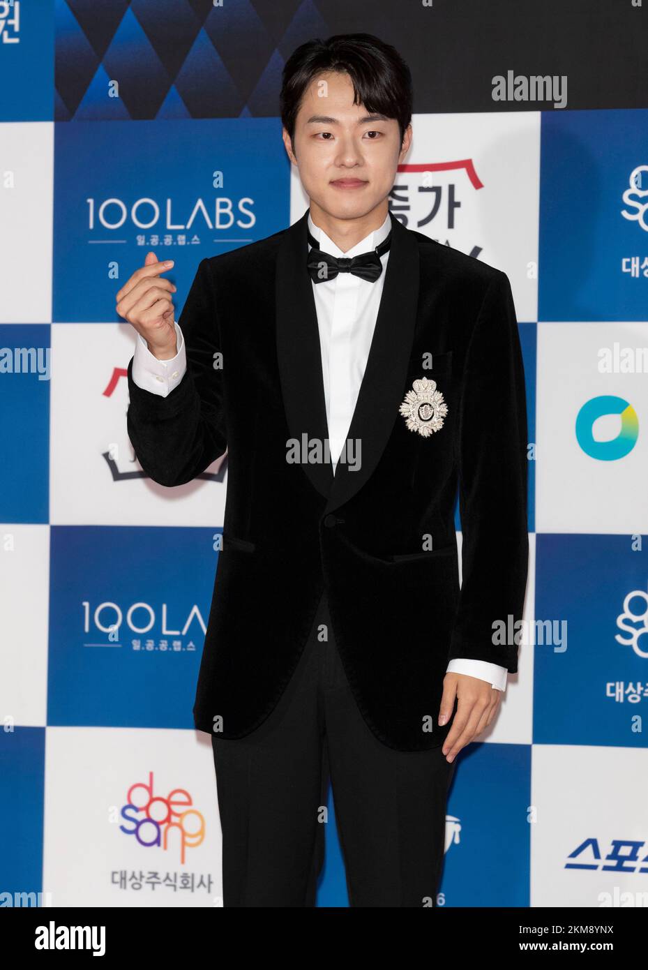 Seoul, South Korea. 25th Nov, 2022. South Korean Kim Dong-hwi, arrives red-carpet for the "43rd ...