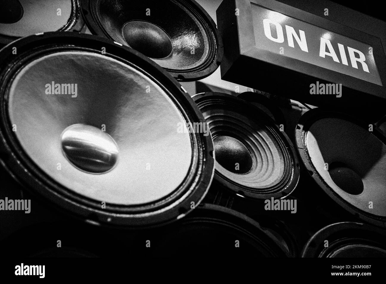 Loud speakers wallpaper hi-res stock photography and images - Alamy