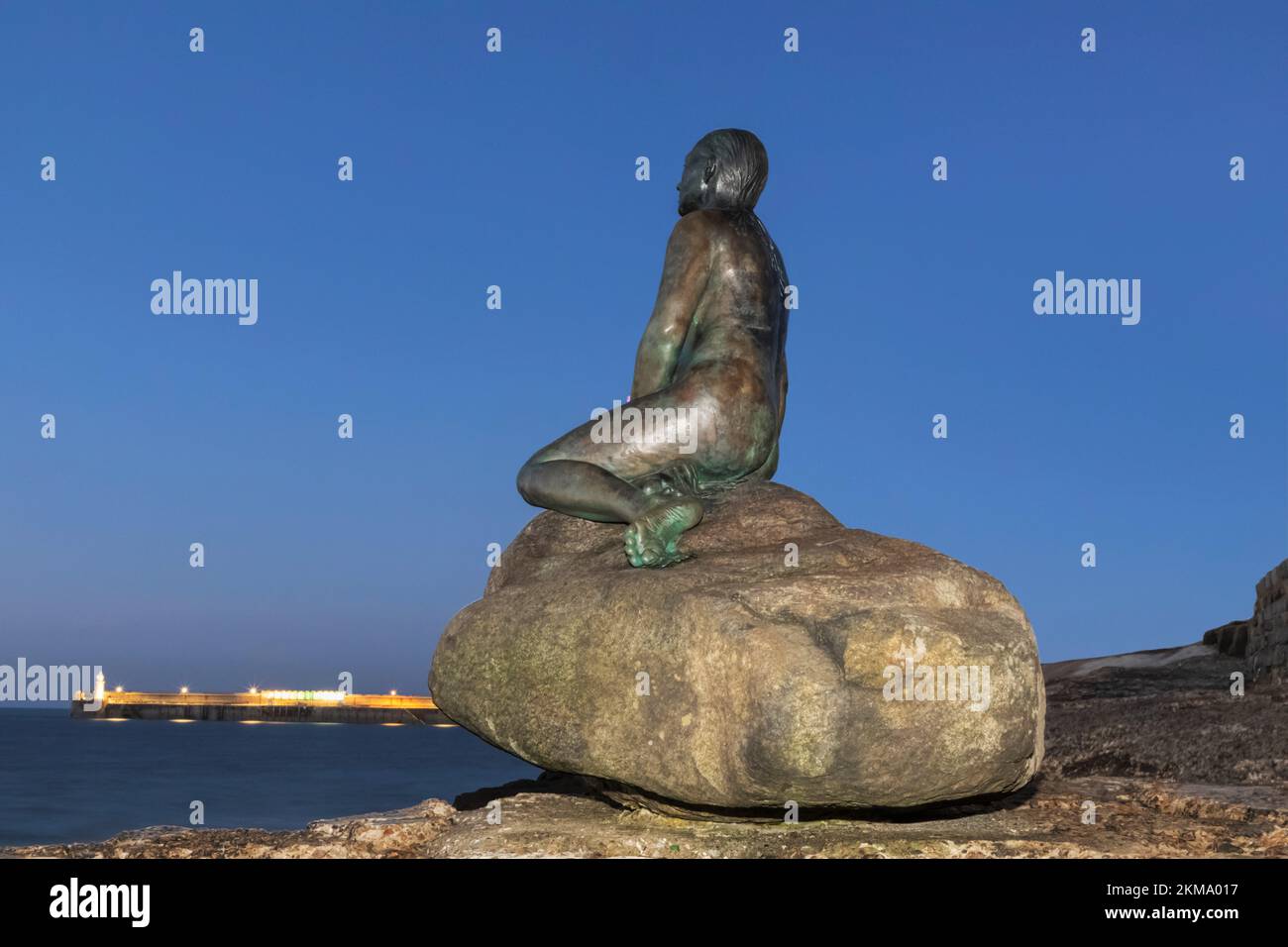 England, Kent, Folkestone, Sunny Sands Beach, Sculpture of Georgina ...
