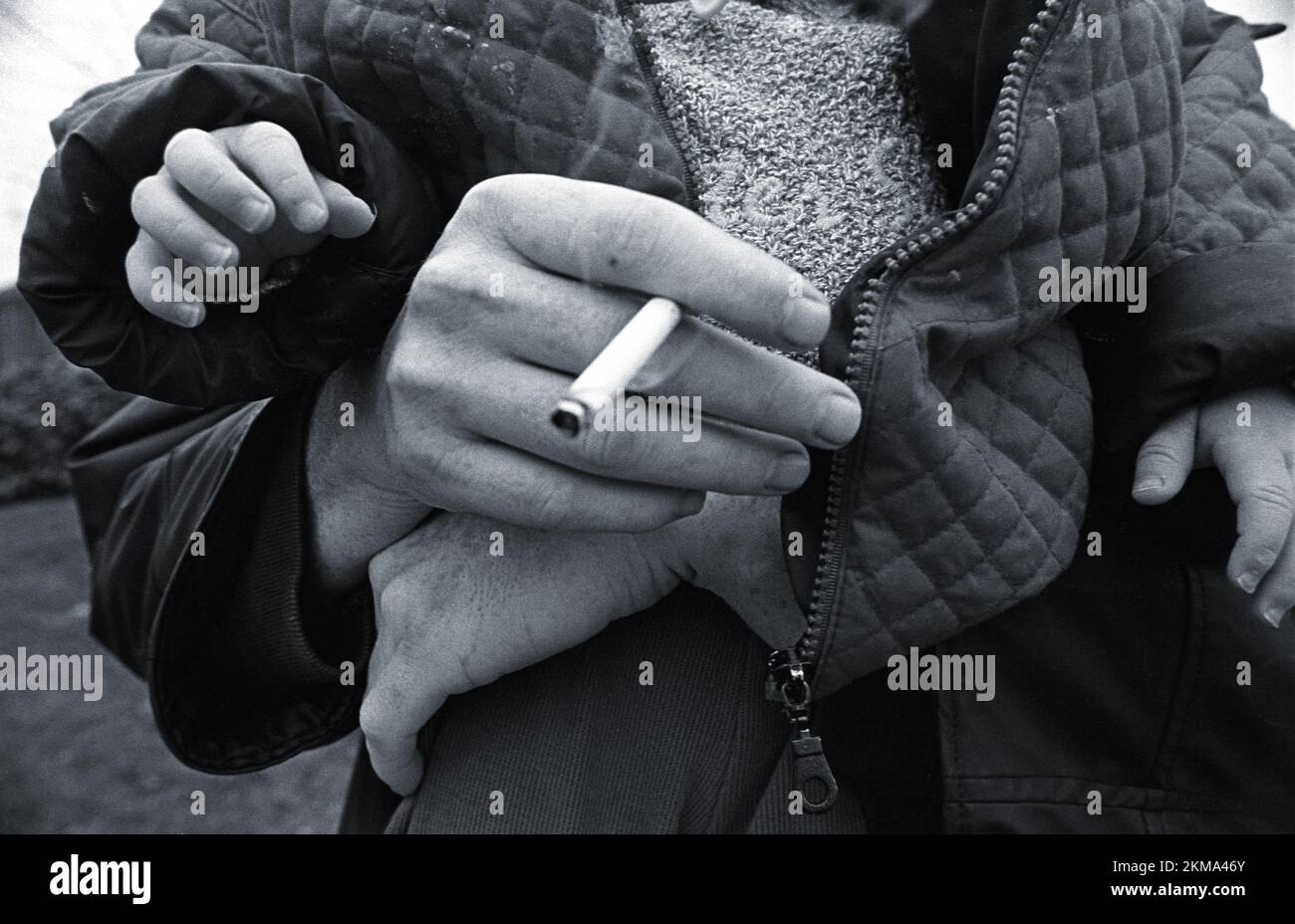 Adults smoking around children hi-res stock photography and images - Alamy