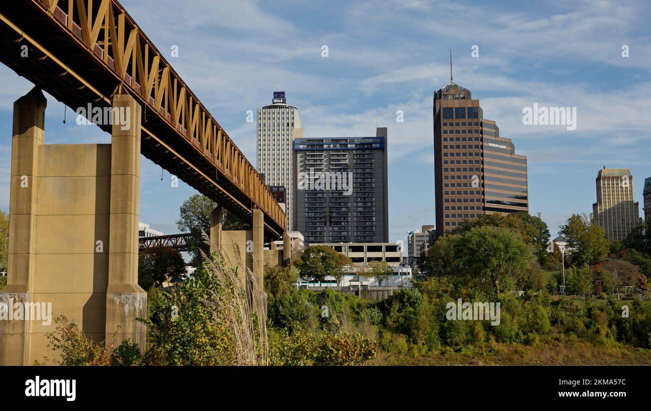 Hernando de soto bridge at night hi-res stock photography and images ...