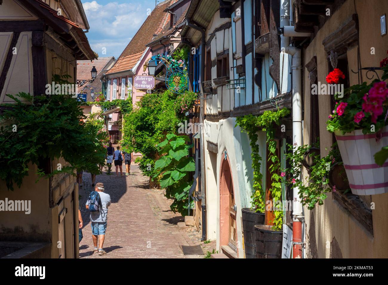 Eguisheim (Egisheim): Old Town, narrow alley, half-timbered houses ...