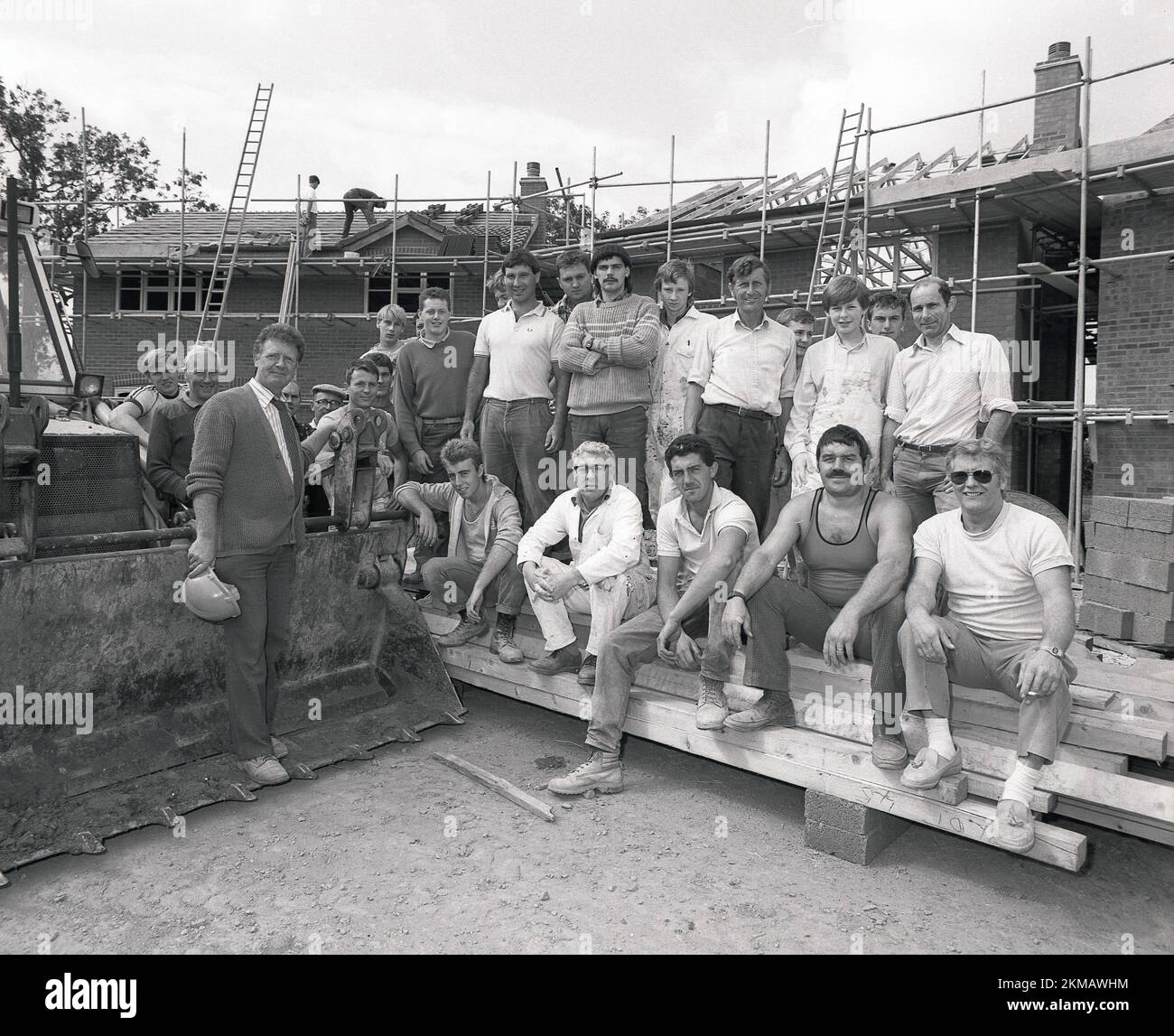 A group of construction workers uk hi-res stock photography and images ...