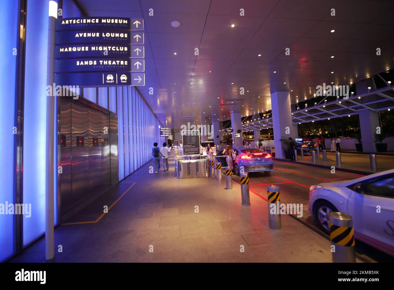 Singapore 1 june 2022. CityCab car at night Marina bay taxi stand Stock ...
