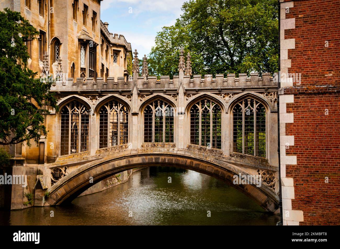 Gothic Revival Bridge of Sighs at St. Johns College, Cambridge ...