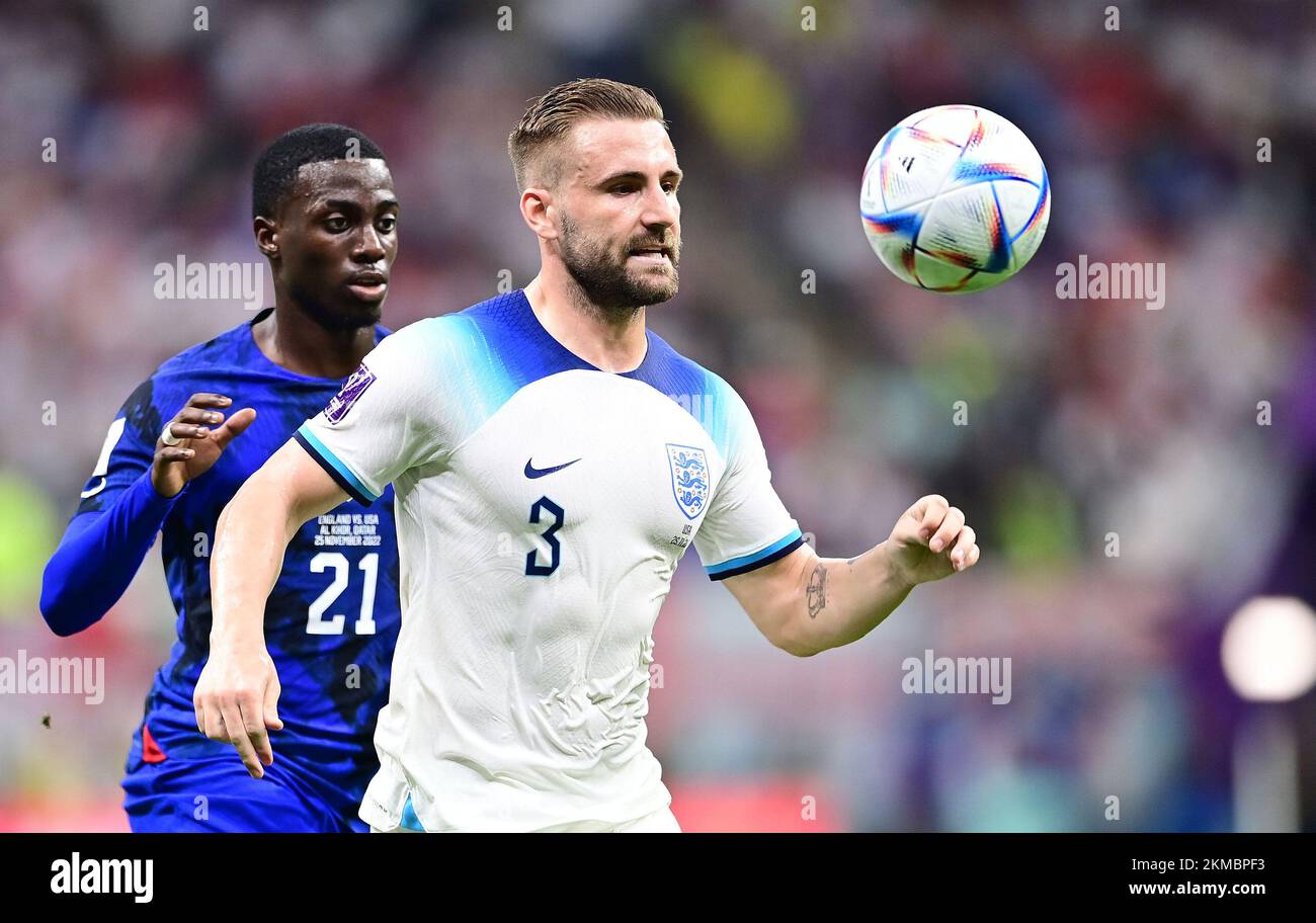 v.l. Timothy Weah, Luke Shaw (England)Al Khor, 25.11.2022, FIFA ...