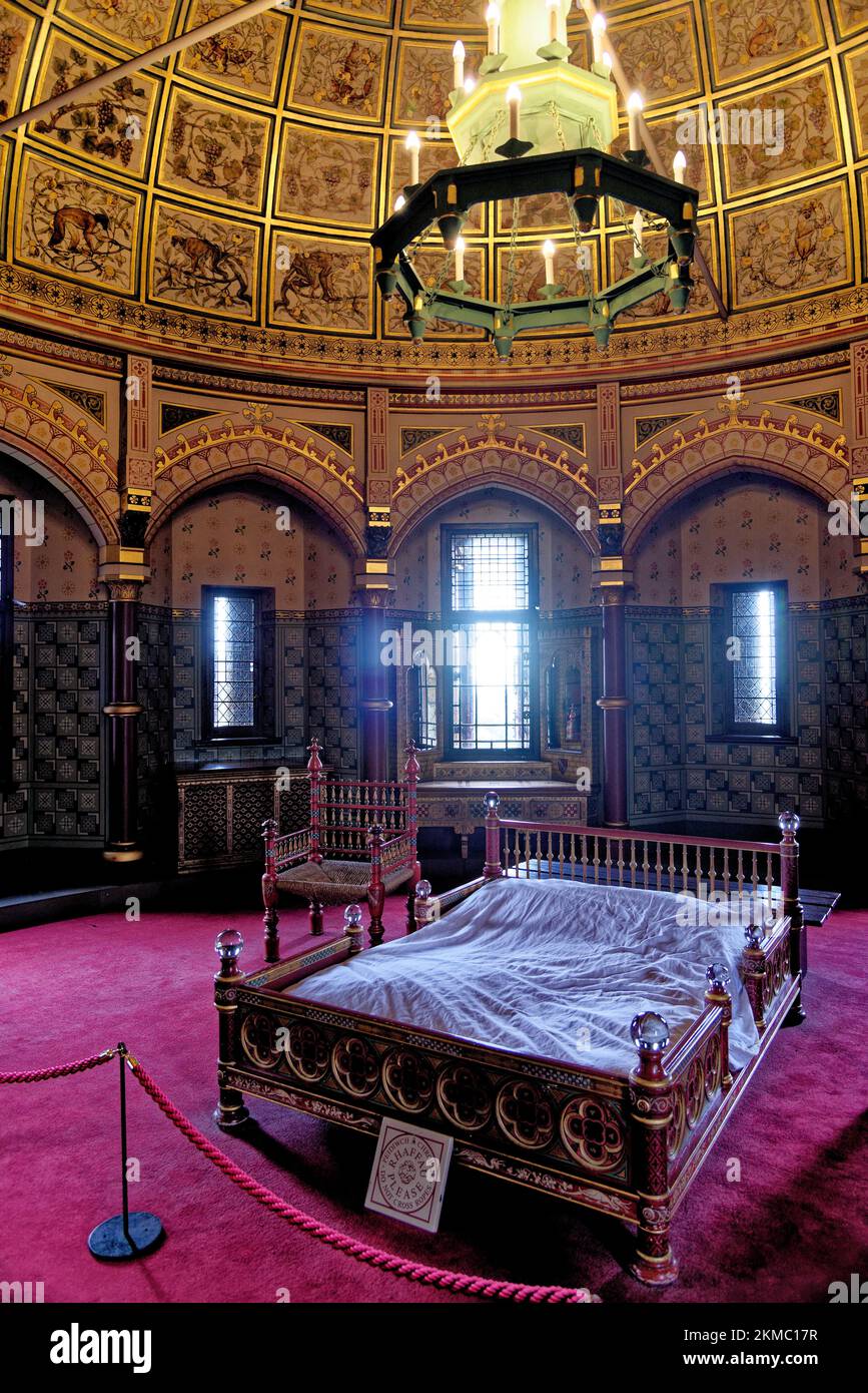 Lady Margaret's Bedroom at Castell Coch or the Red Castle. Castle Coch ...