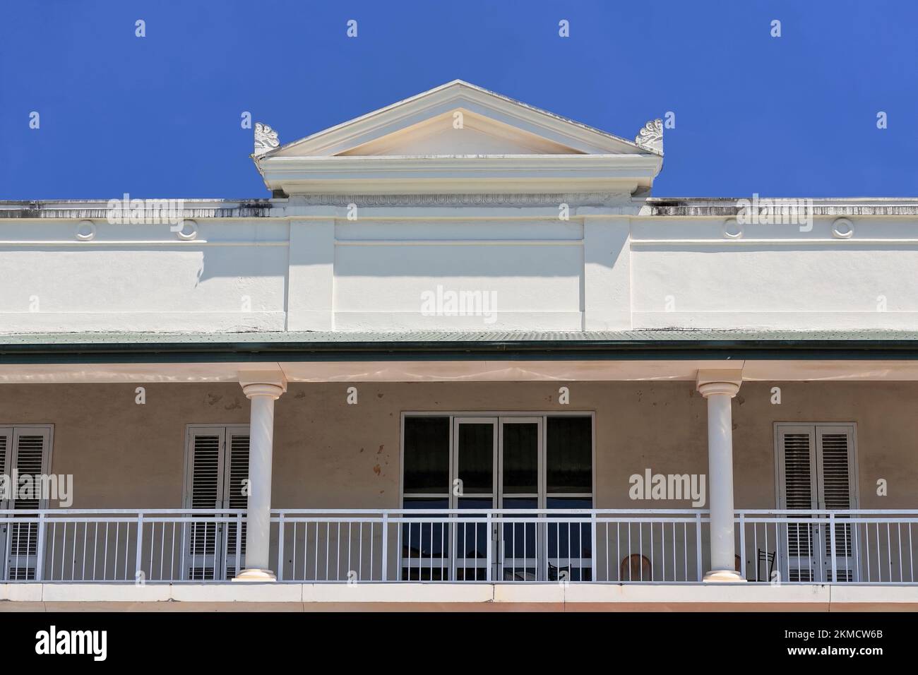 Triangular pediment hi-res stock photography and images - Alamy