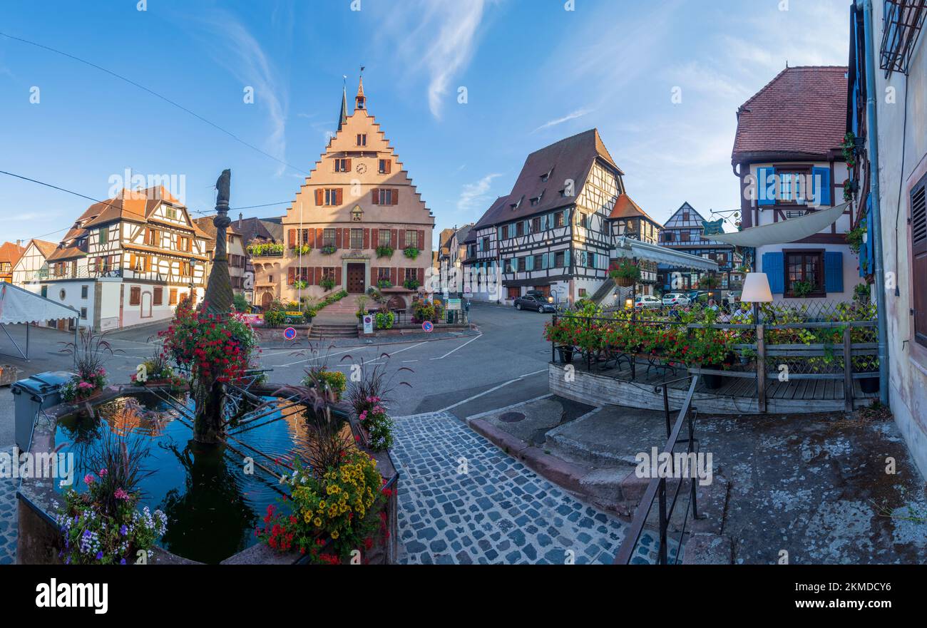 Square place du marche hi-res stock photography and images - Alamy