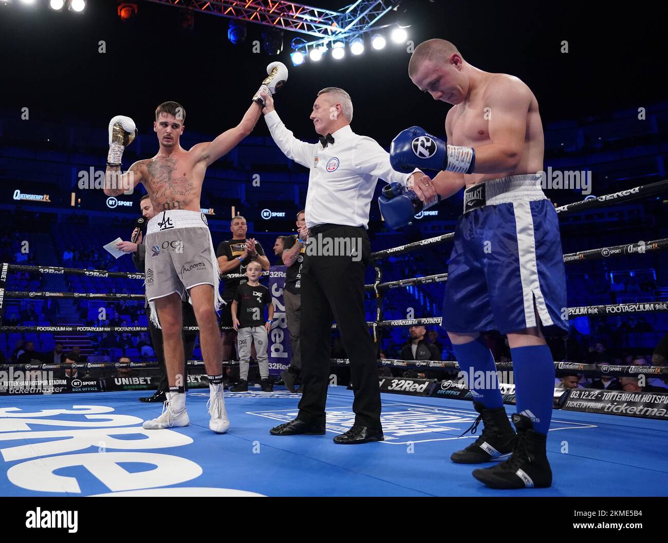 Sonny Ali (left) celebrates victory against Georgi Velichkov in the ...