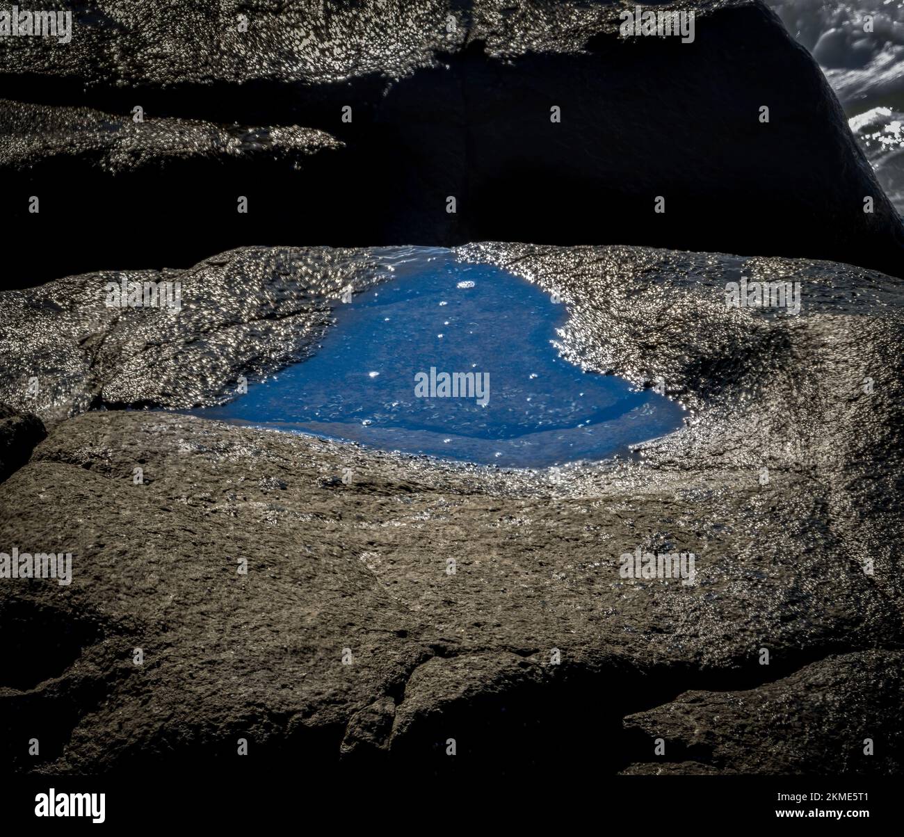 A heart shaped puddle in the rocks by the sea Stock Photo - Alamy
