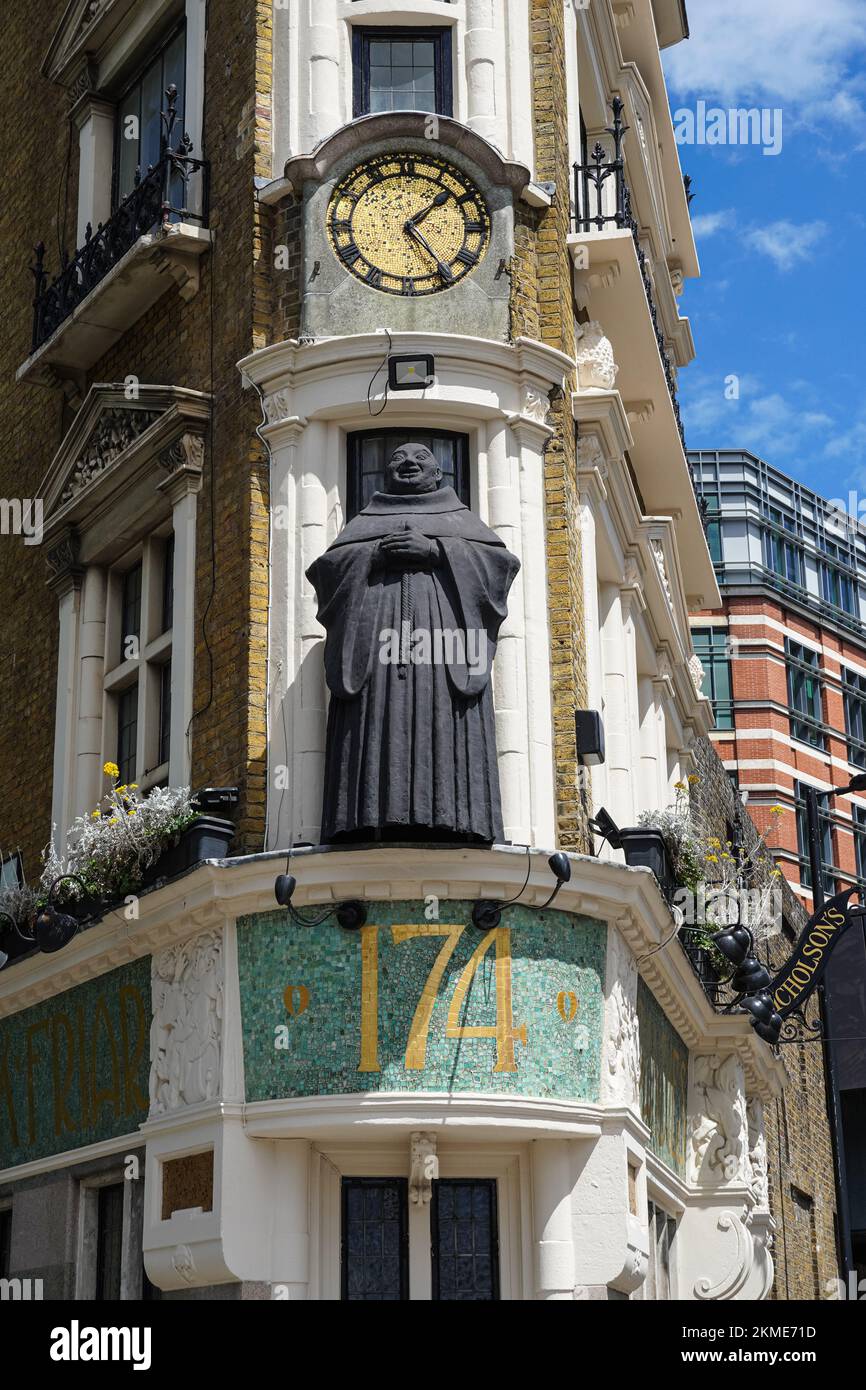 Monk statue at the front of The Blackfriar pub in Blackfriars, London ...