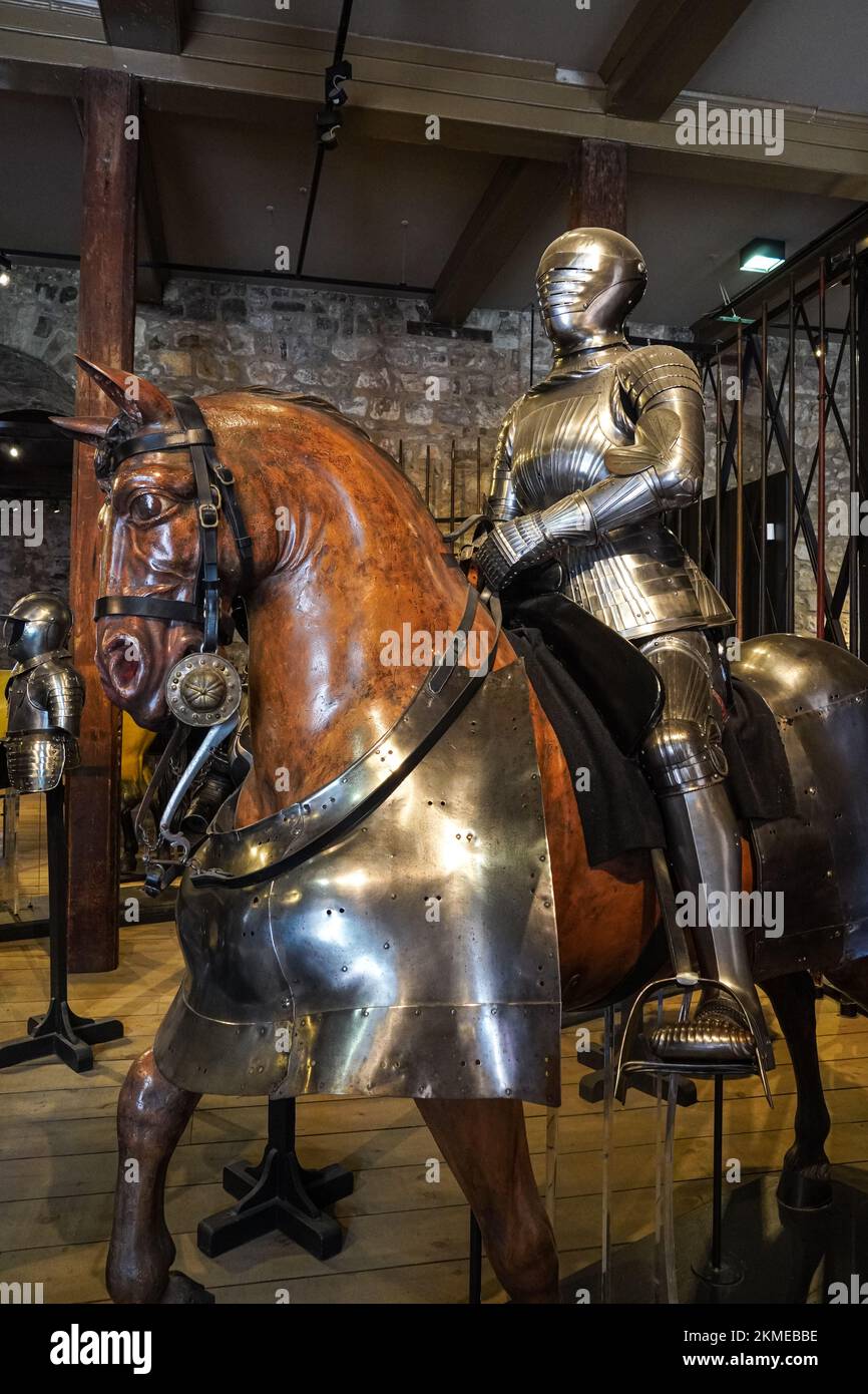 Medieval knight armour britain hi-res stock photography and images - Alamy