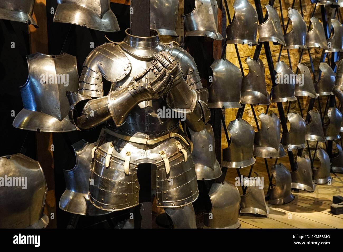 Medieval knight armour britain hi-res stock photography and images - Alamy
