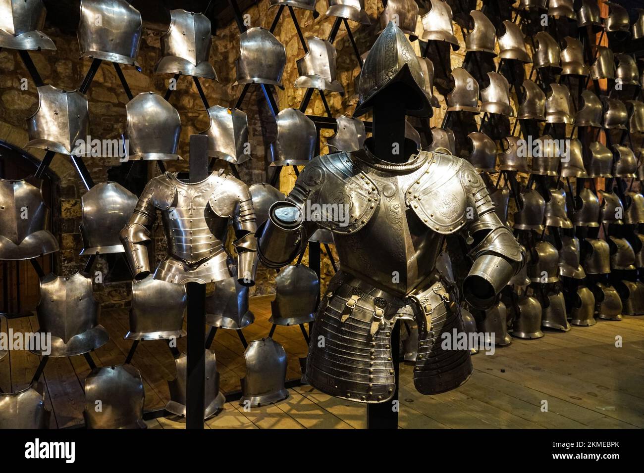 Medieval knight armour britain hi-res stock photography and images - Alamy