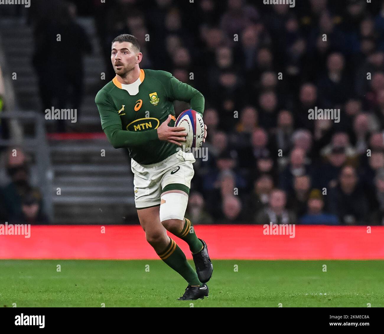 Willie le Roux of South Africa makes a break during the Autumn ...