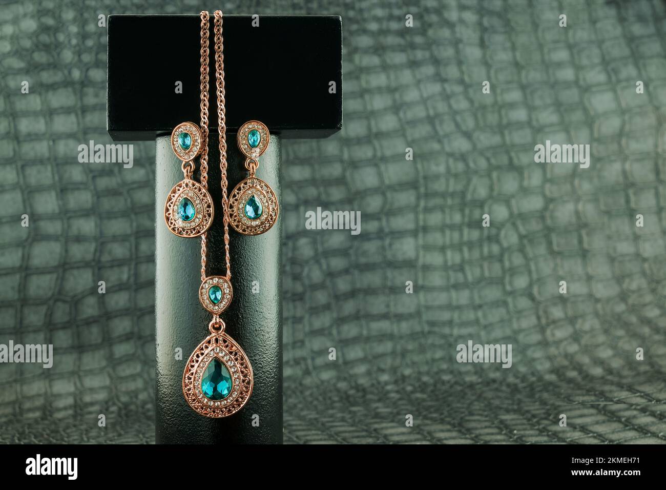 Pile of diamonds hi-res stock photography and images - Alamy