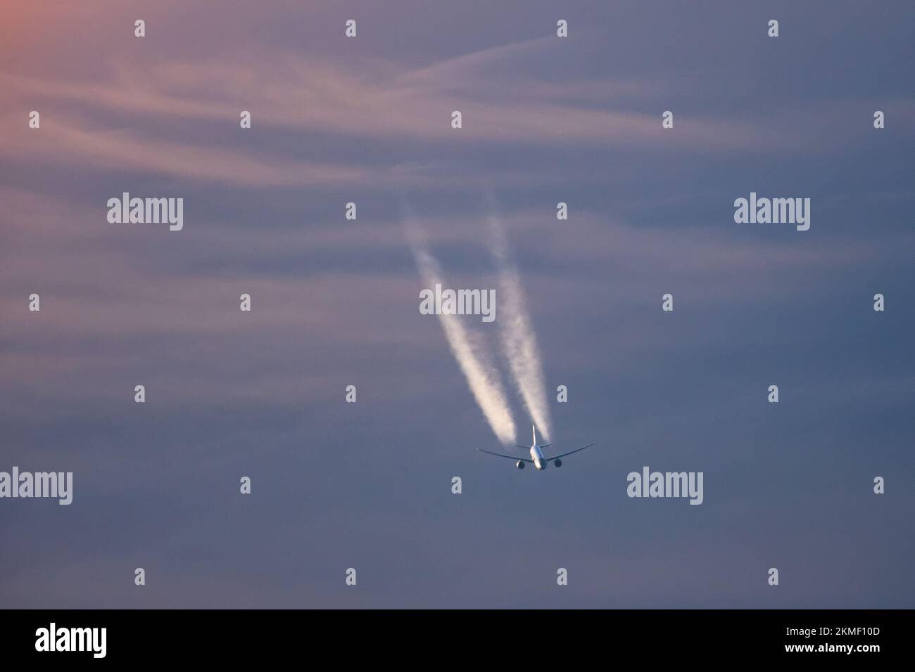 Air to air view airplane contrail flight in sky Stock Photo - Alamy