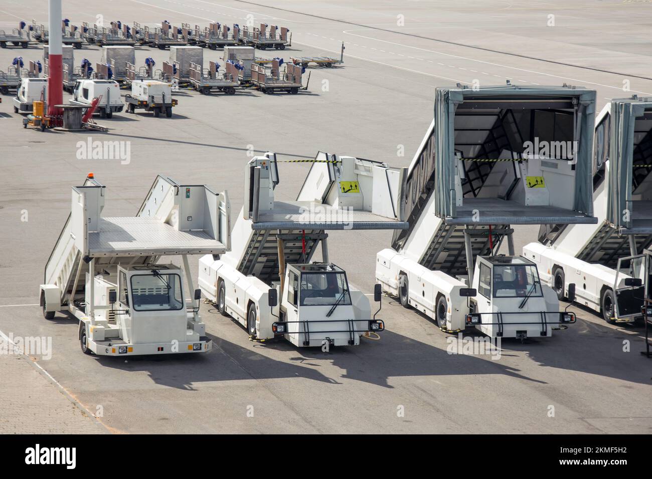 Ladders for passengers parked at the airport Stock Photo - Alamy