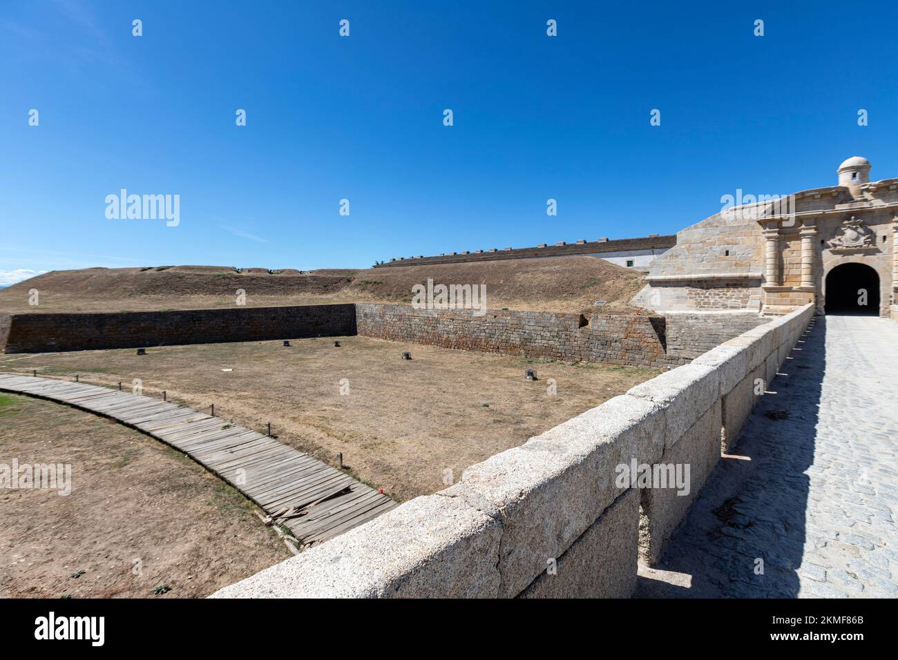 Fortress towns hi-res stock photography and images - Alamy