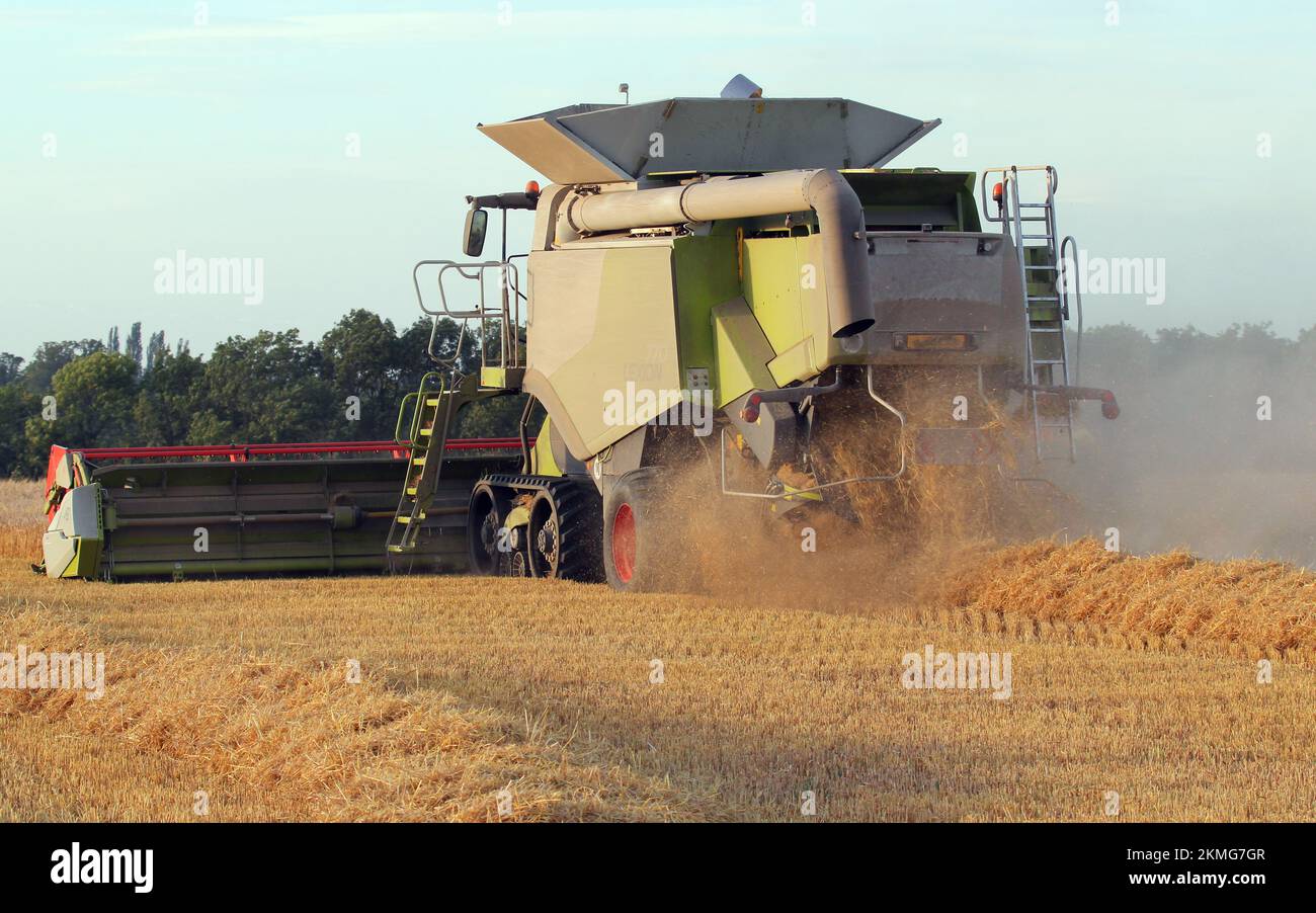 Harvest cutting machine hi-res stock photography and images - Alamy